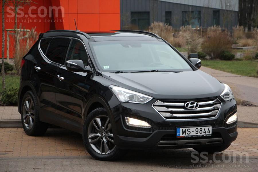 Black Hyundai Santa Fe 2013 in Riga, with an engine capacity of 2.20 L and mileage of 198 thousand km for 10000 €, photo 3 on AUTOMOTO.COM.LV