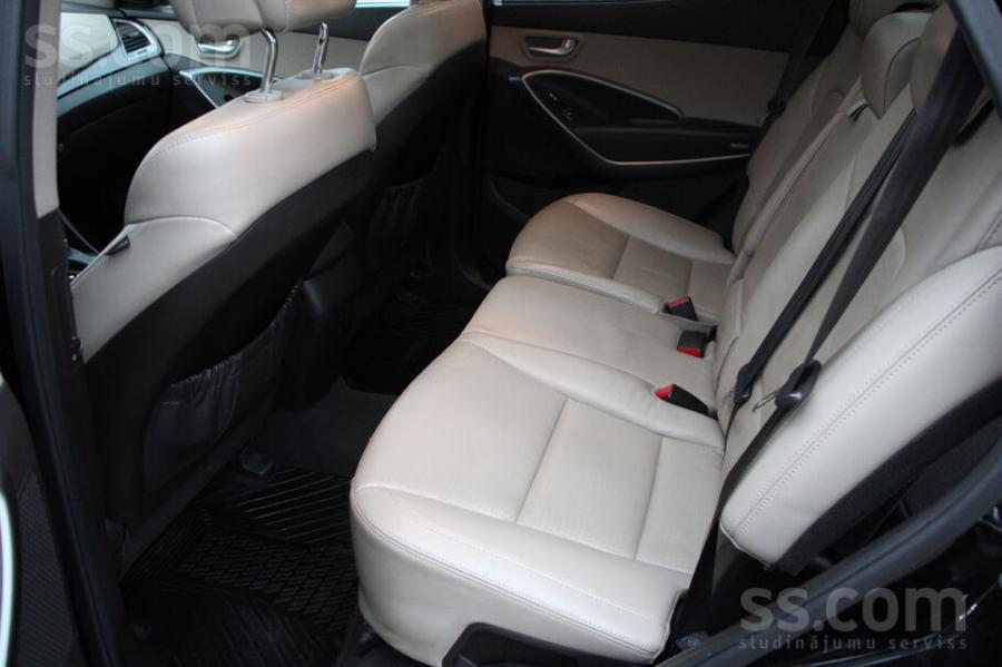Black Hyundai Santa Fe 2013 in Riga, with an engine capacity of 2.20 L and mileage of 198 thousand km for 10000 €, photo 12 on AUTOMOTO.COM.LV