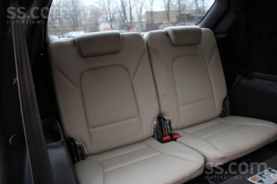 Black Hyundai Santa Fe 2013 in Riga, with an engine capacity of 2.20 L and mileage of 198 thousand km for 10000 €, photo 13 on AUTOMOTO.COM.LV