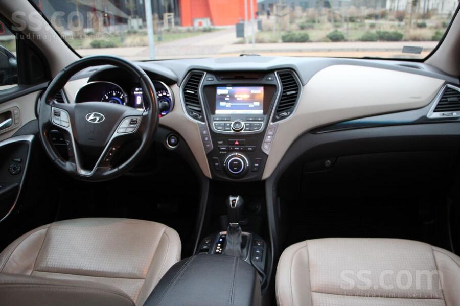 Black Hyundai Santa Fe 2013 in Riga, with an engine capacity of 2.20 L and mileage of 198 thousand km for 10000 €, photo 14 on AUTOMOTO.COM.LV