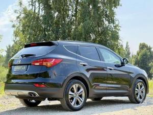 Black Hyundai Santa Fe 2013 in Siauliai, with an engine capacity of 2.20 L and mileage of 218 thousand km for 13650 €, photo 5 on AUTOMOTO.COM.LV