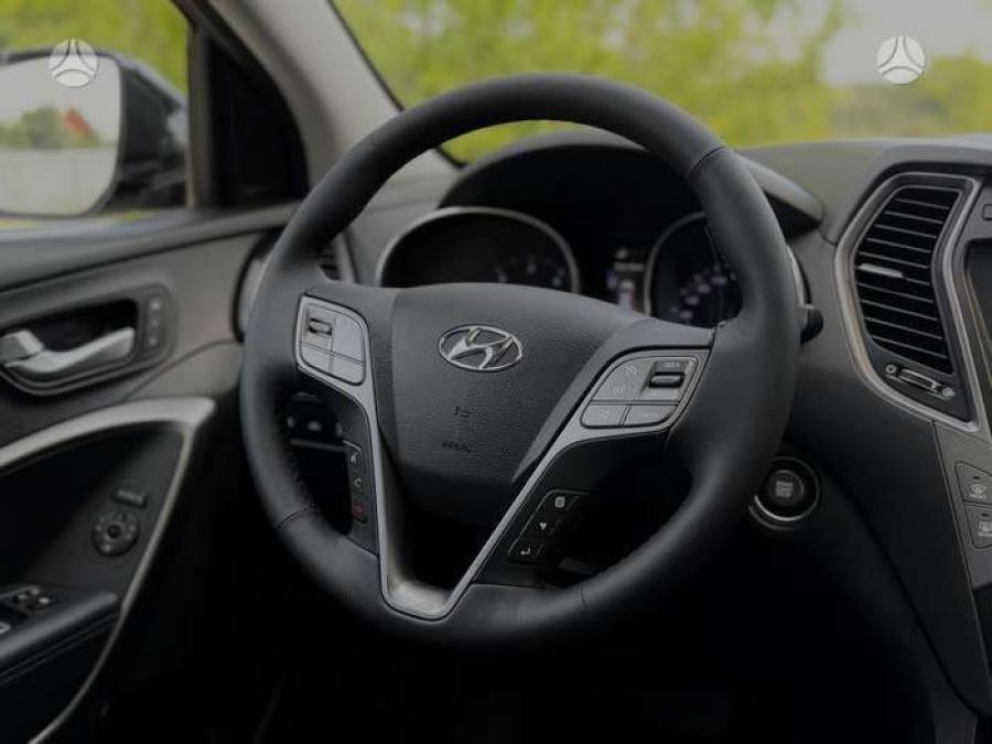 Black Hyundai Santa Fe 2013 in Siauliai, with an engine capacity of 2.20 L and mileage of 218 thousand km for 13650 €, photo 27 on AUTOMOTO.COM.LV