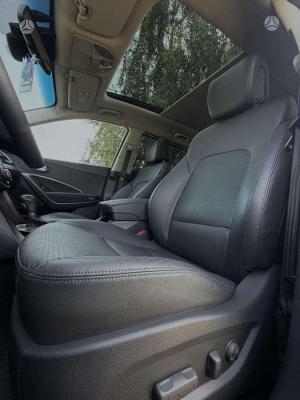 Black Hyundai Santa Fe 2013 in Siauliai, with an engine capacity of 2.20 L and mileage of 218 thousand km for 13650 €, photo 30 on AUTOMOTO.COM.LV