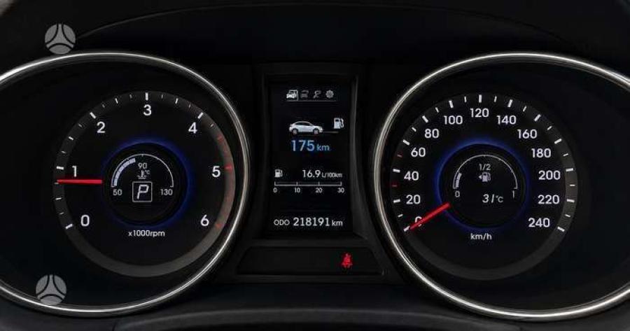 Black Hyundai Santa Fe 2013 in Siauliai, with an engine capacity of 2.20 L and mileage of 218 thousand km for 13650 €, photo 46 on AUTOMOTO.COM.LV