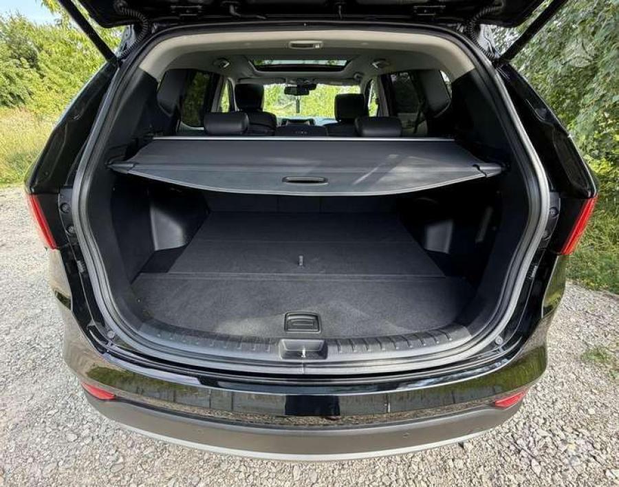 Black Hyundai Santa Fe 2013 in Siauliai, with an engine capacity of 2.20 L and mileage of 218 thousand km for 13650 €, photo 49 on AUTOMOTO.COM.LV