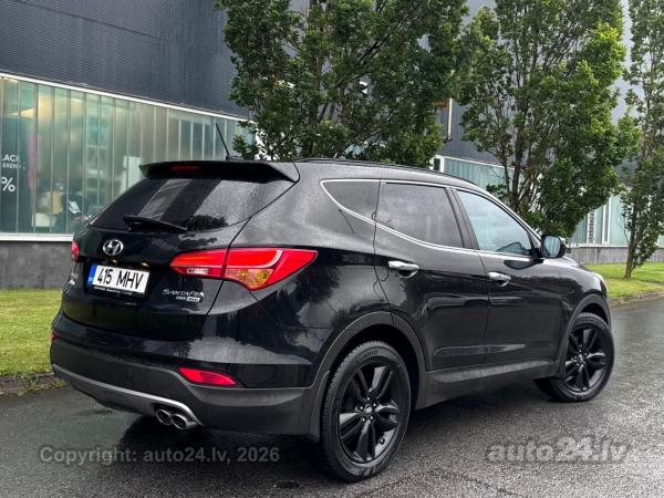 Black Hyundai Santa Fe 2013 in Tallinn, with an engine capacity of 2.20 L and mileage of 266 thousand km for 8950 €, photo 2 on AUTOMOTO.COM.LV