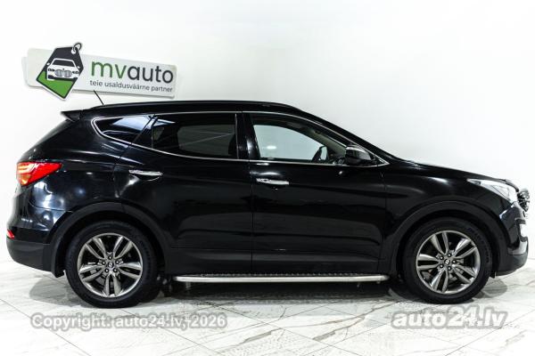 Black Hyundai Santa Fe 2013 in Tallinn, with an engine capacity of 2.20 L and mileage of 157 thousand km for 12500 €, photo 11 on AUTOMOTO.COM.LV