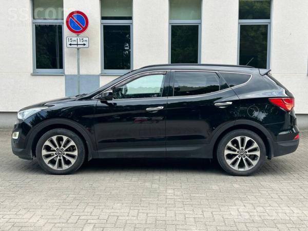 Hyundai Santa Fe 2013 Jelgava vietnē Melns Hyundai Santa Fe 2013 Jelgava, ar dzinēja tilpumu 2.20 L un nobraukumu 262 tūkst. km par 10800 €, foto 3 vietnē AUTOMOTO.COM.LV