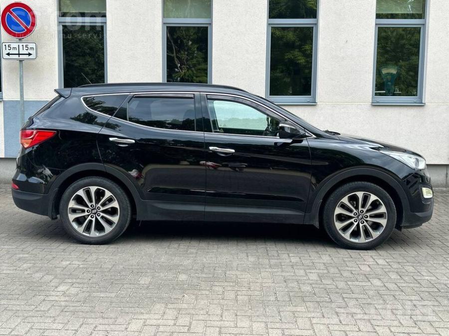 Melns Hyundai Santa Fe 2013 Jelgava, ar dzinēja tilpumu 2.20 L un nobraukumu 262 tūkst. km par 10800 €, foto 4 vietnē AUTOMOTO.COM.LV