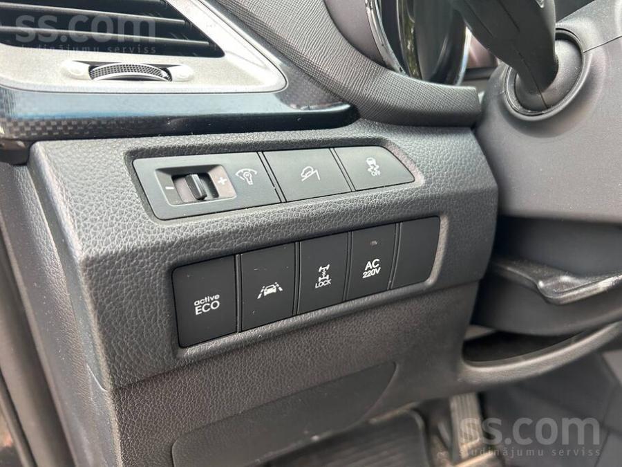 Melns Hyundai Santa Fe 2013 Jelgava, ar dzinēja tilpumu 2.20 L un nobraukumu 262 tūkst. km par 10800 €, foto 7 vietnē AUTOMOTO.COM.LV