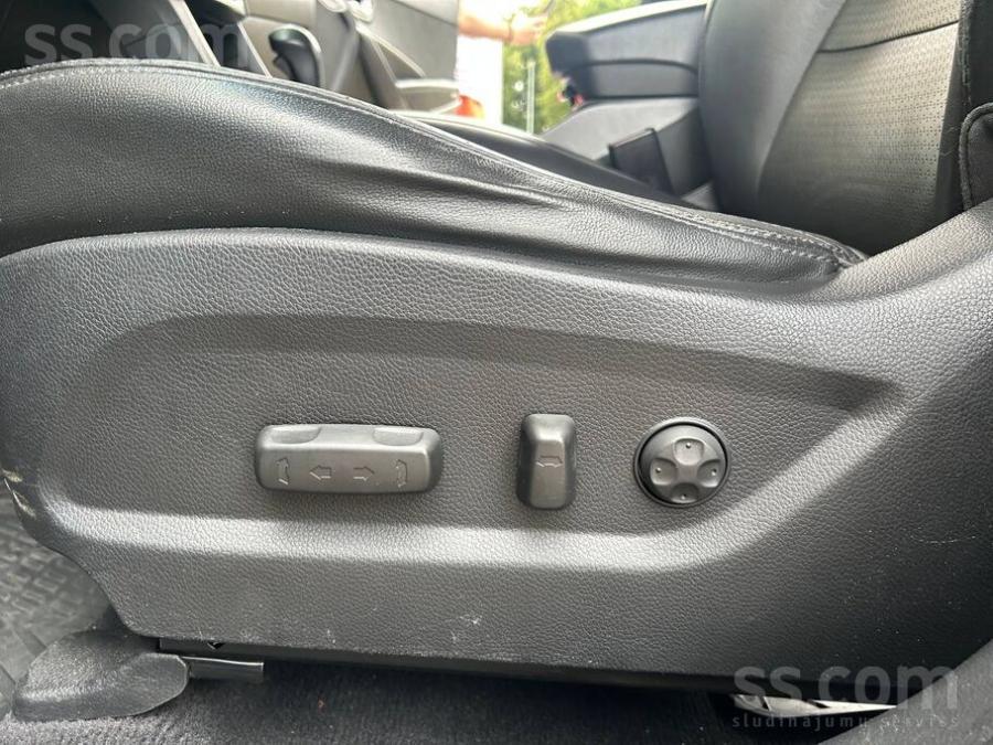 Melns Hyundai Santa Fe 2013 Jelgava, ar dzinēja tilpumu 2.20 L un nobraukumu 262 tūkst. km par 10800 €, foto 8 vietnē AUTOMOTO.COM.LV