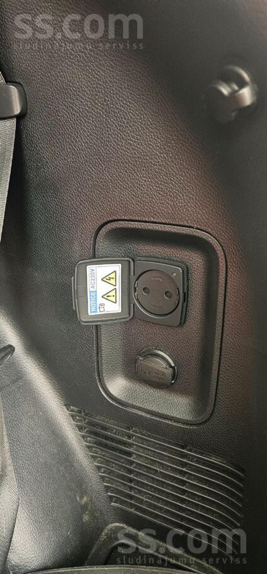Melns Hyundai Santa Fe 2013 Jelgava, ar dzinēja tilpumu 2.20 L un nobraukumu 262 tūkst. km par 10800 €, foto 16 vietnē AUTOMOTO.COM.LV