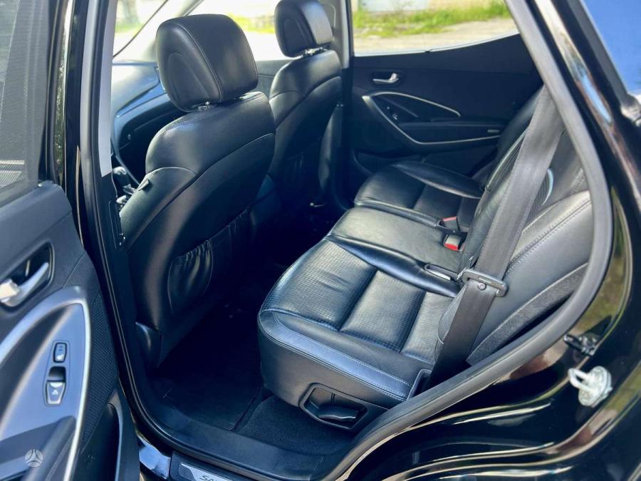 Melns Hyundai Santa Fe 2013 Biržai, ar dzinēja tilpumu 2.20 L un nobraukumu 259 tūkst. km par 8900 €, foto 28 vietnē AUTOMOTO.COM.LV
