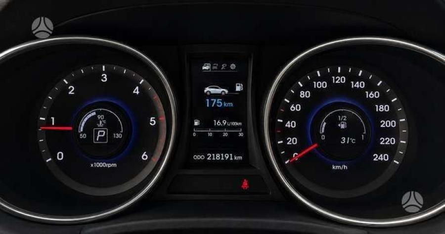 Melns Hyundai Santa Fe 2013 Šauļi, ar dzinēja tilpumu 2.20 L un nobraukumu 218 tūkst. km par 13650 €, foto 46 vietnē AUTOMOTO.COM.LV