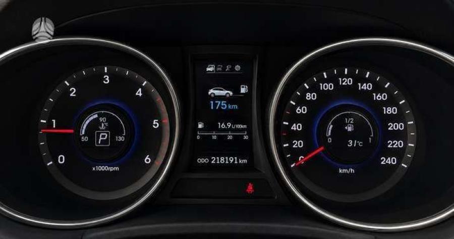 Melns Hyundai Santa Fe 2013 Šauļi, ar dzinēja tilpumu 2.20 L un nobraukumu 218 tūkst. km par 13650 €, foto 46 vietnē AUTOMOTO.COM.LV