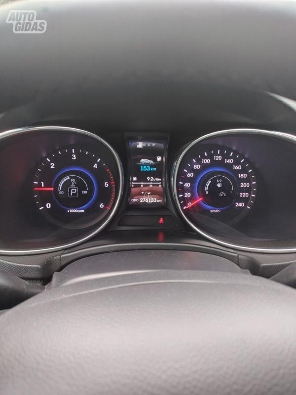 Hyundai Santa Fe 2013 Viļņa vietnē Melns Hyundai Santa Fe 2013 Viļņa, ar dzinēja tilpumu 2.20 L un nobraukumu 276 tūkst. km par 7750 €, foto 7 vietnē AUTOMOTO.COM.LV