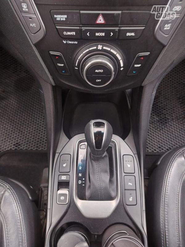 Hyundai Santa Fe 2013 Viļņa vietnē Melns Hyundai Santa Fe 2013 Viļņa, ar dzinēja tilpumu 2.20 L un nobraukumu 276 tūkst. km par 7750 €, foto 11 vietnē AUTOMOTO.COM.LV