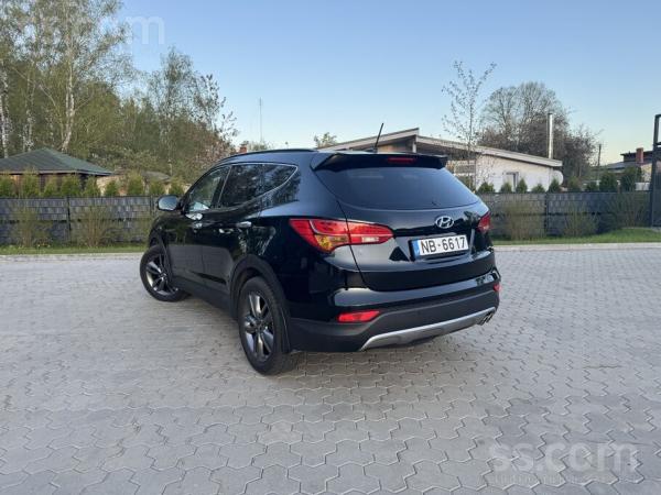 Melns Hyundai Santa Fe 2014 Rīga, ar dzinēja tilpumu 2.20 L un nobraukumu 214 tūkst. km par 11500 €, foto 3 vietnē AUTOMOTO.COM.LV