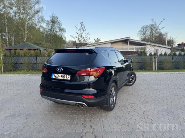 Melns Hyundai Santa Fe 2014 Rīga, ar dzinēja tilpumu 2.20 L un nobraukumu 214 tūkst. km par 11500 €, foto 4 vietnē AUTOMOTO.COM.LV
