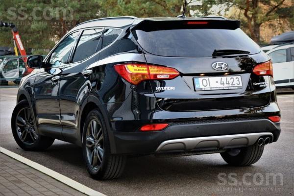 Black Hyundai Santa Fe 2014 in Riga, with an engine capacity of 2.20 L and mileage of 250 thousand km for 11800 €, photo 4 on AUTOMOTO.COM.LV