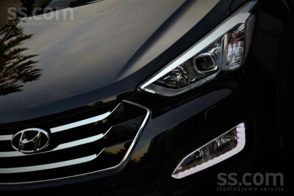 Black Hyundai Santa Fe 2014 in Riga, with an engine capacity of 2.20 L and mileage of 250 thousand km for 11800 €, photo 9 on AUTOMOTO.COM.LV