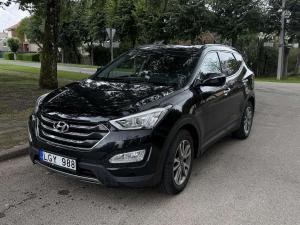Black Hyundai Santa Fe 2014 in Mazeikiai, with an engine capacity of 2.20 L and mileage of 220 thousand km for 7300 €, photo  on AUTOMOTO.COM.LV