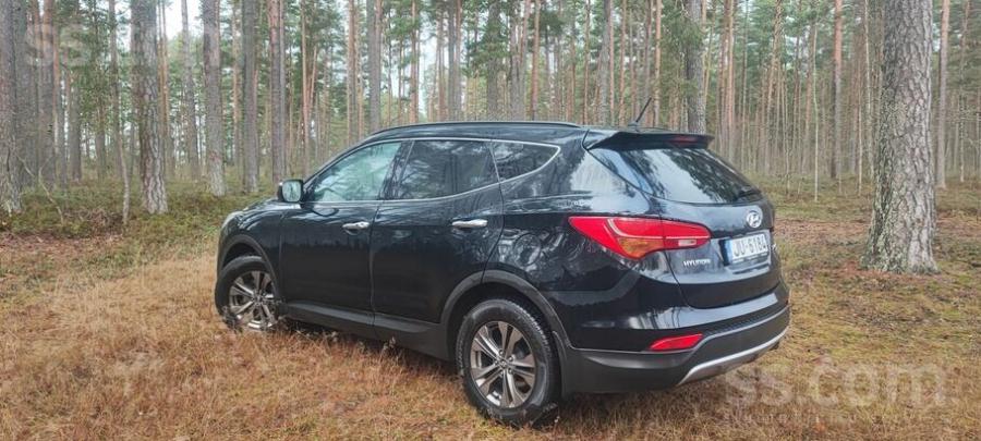 Black Hyundai Santa Fe 2014 in Rezekne, with an engine capacity of 2.20 L and mileage of 271 thousand km for 9300 €, photo 5 on AUTOMOTO.COM.LV