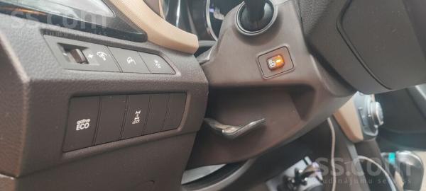 Black Hyundai Santa Fe 2014 in Rezekne, with an engine capacity of 2.20 L and mileage of 271 thousand km for 9300 €, photo 5 on AUTOMOTO.COM.LV