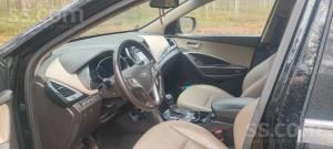 Black Hyundai Santa Fe 2014 in Rezekne, with an engine capacity of 2.20 L and mileage of 271 thousand km for 9300 €, photo 7 on AUTOMOTO.COM.LV