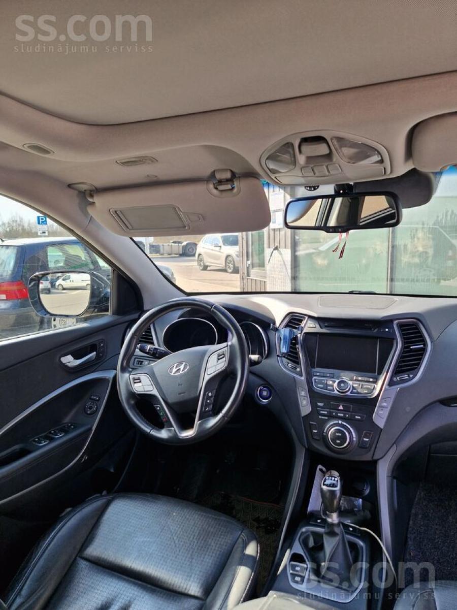 Melns Hyundai Santa Fe 2014 Rīga, ar dzinēja tilpumu 2.20 L un nobraukumu 189 tūkst. km par 8800 €, foto 5 vietnē AUTOMOTO.COM.LV