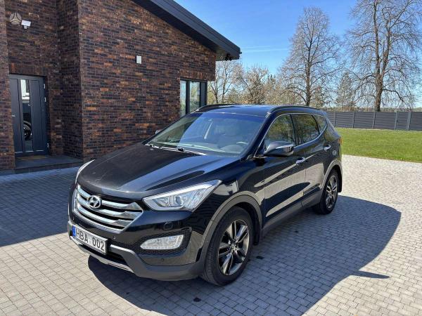 Black Hyundai Santa Fe 2014 in Alytus, with an engine capacity of 2.20 L and mileage of 195 thousand km for 12700 €, photo 5 on AUTOMOTO.COM.LV