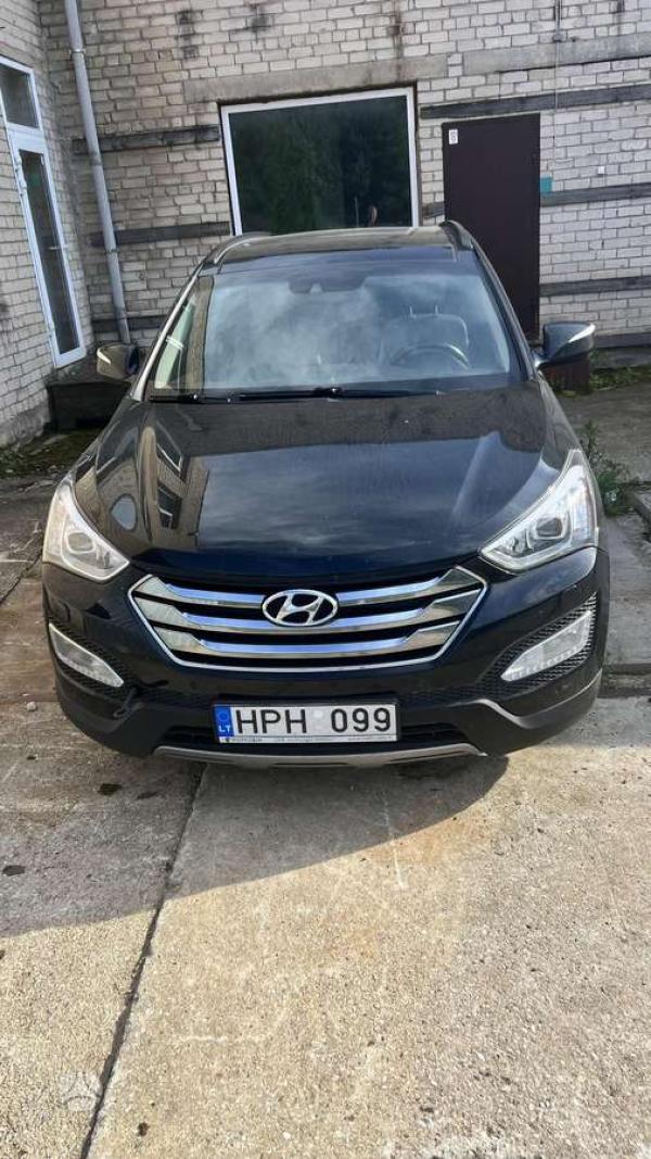Melns Hyundai Santa Fe 2014 Panevēža, ar dzinēja tilpumu 2.20 L un nobraukumu 303 tūkst. km par 6499 €, foto 1 vietnē AUTOMOTO.COM.LV