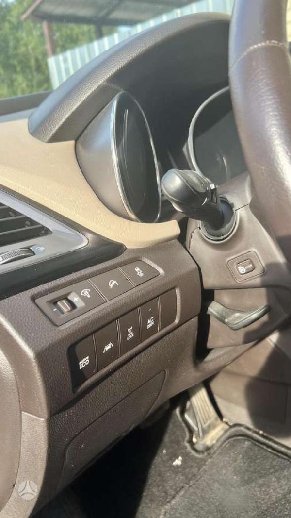 Melns Hyundai Santa Fe 2014 Panevēža, ar dzinēja tilpumu 2.20 L un nobraukumu 303 tūkst. km par 6499 €, foto 7 vietnē AUTOMOTO.COM.LV