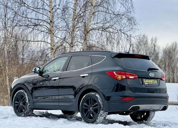Melns Hyundai Santa Fe 2015 Šauļi, ar dzinēja tilpumu 2.20 L un nobraukumu 196 tūkst. km par 13750 €, foto 3 vietnē AUTOMOTO.COM.LV