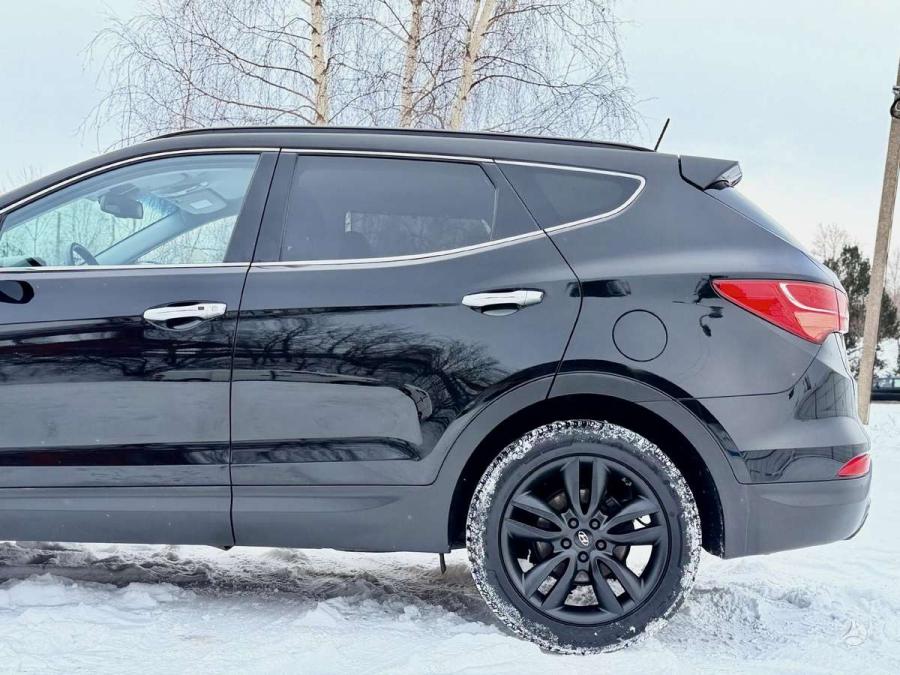 Melns Hyundai Santa Fe 2015 Šauļi, ar dzinēja tilpumu 2.20 L un nobraukumu 196 tūkst. km par 13750 €, foto 12 vietnē AUTOMOTO.COM.LV