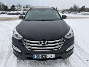 Black Hyundai Santa Fe 2015 in Taurage, with an engine capacity of 2.20 L and mileage of 196 thousand km for 11500 €, photo 3 on AUTOMOTO.COM.LV