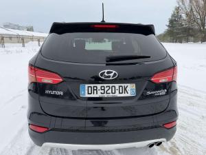Black Hyundai Santa Fe 2015 in Taurage, with an engine capacity of 2.20 L and mileage of 196 thousand km for 11500 €, photo 4 on AUTOMOTO.COM.LV