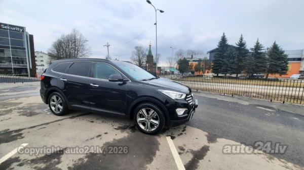 Black Hyundai Santa Fe 2015 in Johvi, with an engine capacity of 2.20 L and mileage of 190 thousand km for 12500 €, photo 2 on AUTOMOTO.COM.LV