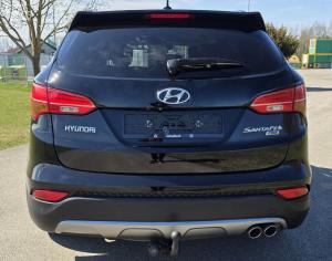 Black Hyundai Santa Fe 2015 in Siauliai, with an engine capacity of 2.00 L and mileage of 194 thousand km for 10650 €, photo 8 on AUTOMOTO.COM.LV