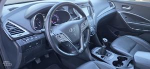 Black Hyundai Santa Fe 2015 in Siauliai, with an engine capacity of 2.00 L and mileage of 194 thousand km for 10650 €, photo 13 on AUTOMOTO.COM.LV