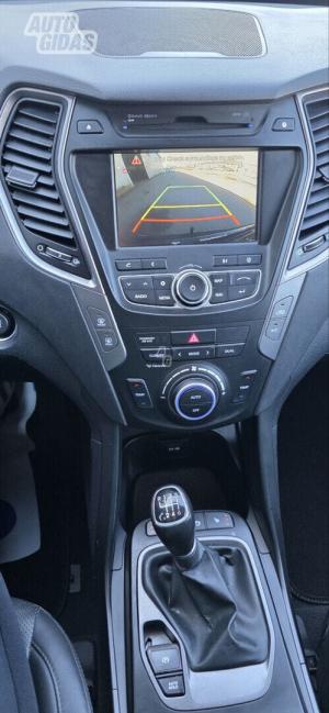 Black Hyundai Santa Fe 2015 in Siauliai, with an engine capacity of 2.00 L and mileage of 194 thousand km for 10650 €, photo 17 on AUTOMOTO.COM.LV
