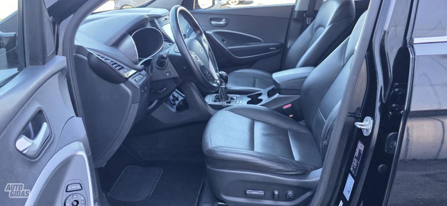 Black Hyundai Santa Fe 2015 in Siauliai, with an engine capacity of 2.00 L and mileage of 194 thousand km for 10650 €, photo 18 on AUTOMOTO.COM.LV