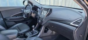 Black Hyundai Santa Fe 2015 in Siauliai, with an engine capacity of 2.00 L and mileage of 194 thousand km for 10650 €, photo 22 on AUTOMOTO.COM.LV
