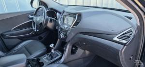 Black Hyundai Santa Fe 2015 in Siauliai, with an engine capacity of 2.00 L and mileage of 194 thousand km for 10650 €, photo 25 on AUTOMOTO.COM.LV