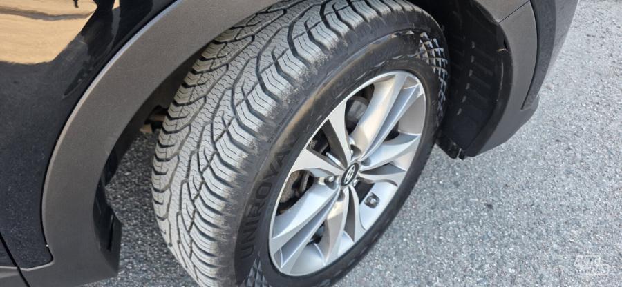 Black Hyundai Santa Fe 2015 in Siauliai, with an engine capacity of 2.00 L and mileage of 194 thousand km for 10650 €, photo 27 on AUTOMOTO.COM.LV