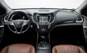 Black Hyundai Santa Fe 2015 in Riga, with an engine capacity of 2.20 L and mileage of 191 thousand km for 14999 €, photo 14 on AUTOMOTO.COM.LV