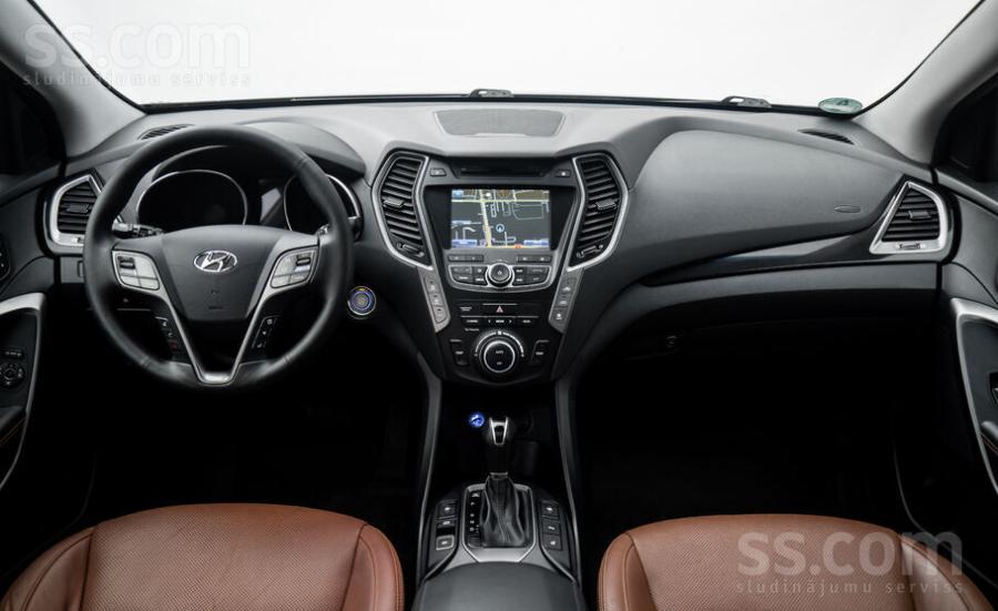 Black Hyundai Santa Fe 2015 in Riga, with an engine capacity of 2.20 L and mileage of 191 thousand km for 14999 €, photo 14 on AUTOMOTO.COM.LV