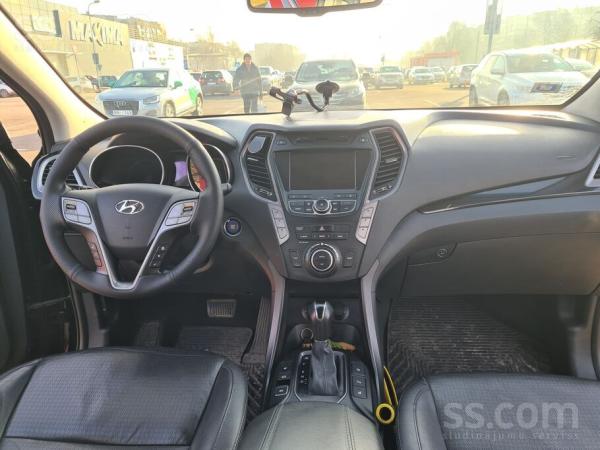 Черный Хендай Санта Фе 2015 в Рига, объемом двигателя 2.20 л и пробегом 210 тыс. км за 12500 €, фото 5 на AUTOMOTO.COM.LV
