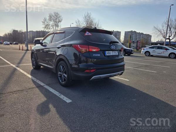 Black Hyundai Santa Fe 2015 in Riga, with an engine capacity of 2.20 L and mileage of 210 thousand km for 12000 €, photo 3 on AUTOMOTO.COM.LV