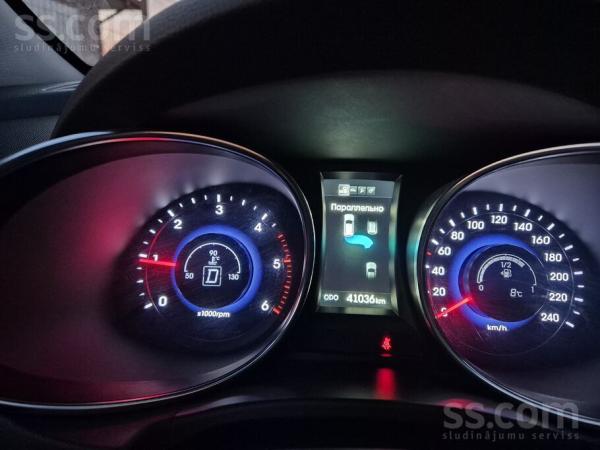 Black Hyundai Santa Fe 2015 in Riga, with an engine capacity of 2.20 L and mileage of 210 thousand km for 12000 €, photo 9 on AUTOMOTO.COM.LV